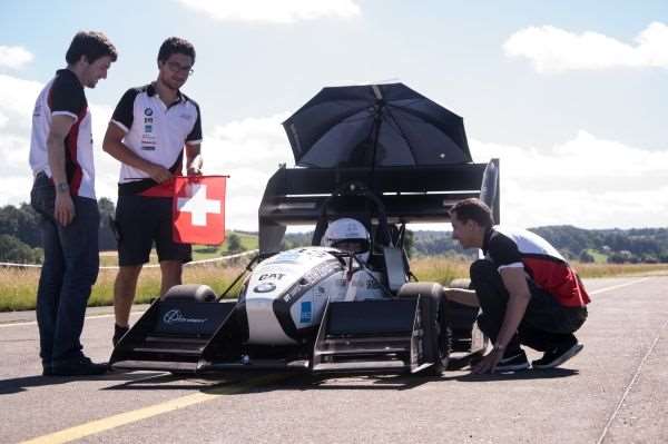 Zero to 100 km/h in 1.5 seconds: Formula Student Team breaks world ...